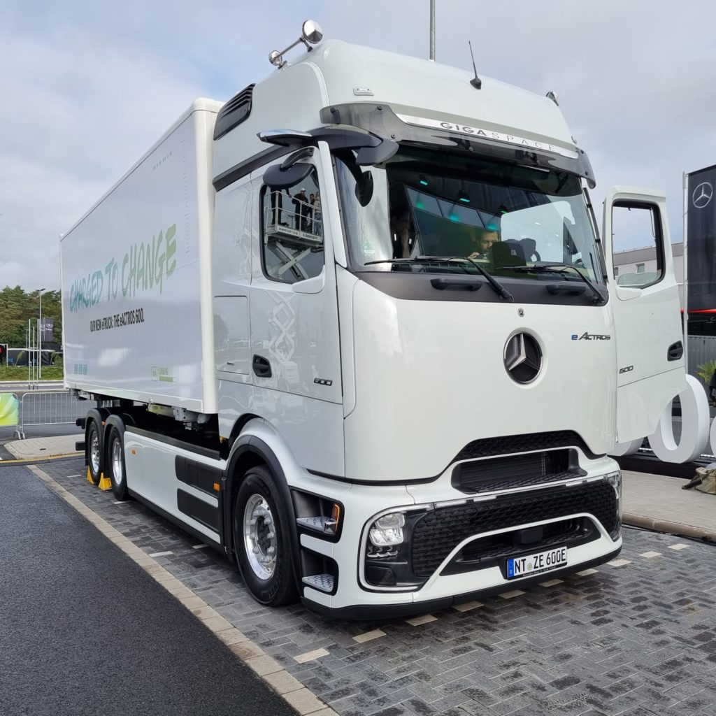 eActros 600 Mercedes Benz Trucks Tractora eléctrica de 800 CV | EnCamion